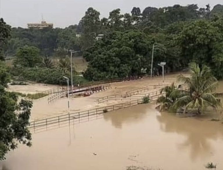 Heavy rainfall floods parts of KNUST, disrupts movement